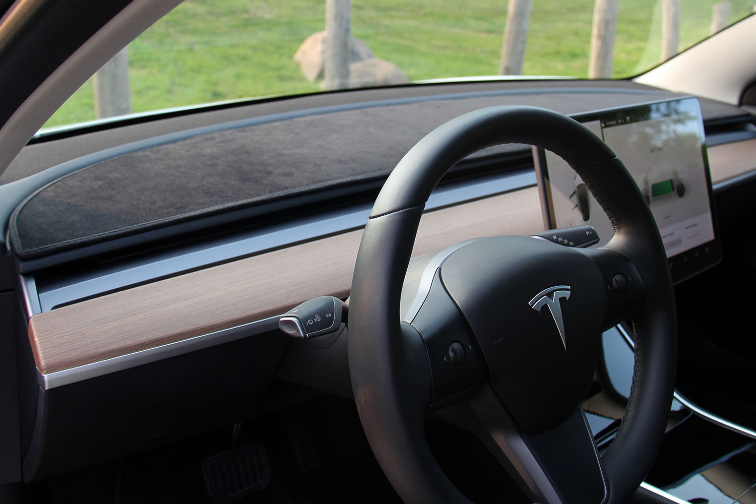 How to Adjust the Steering Wheel Position in a Tesla Model 3 or Model Y ...