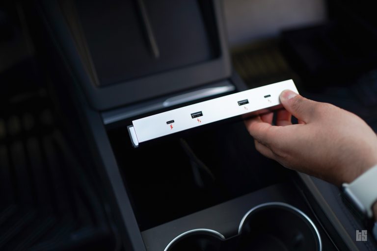 Model Y USB Inline Bar (2026) - Tesloid Canada