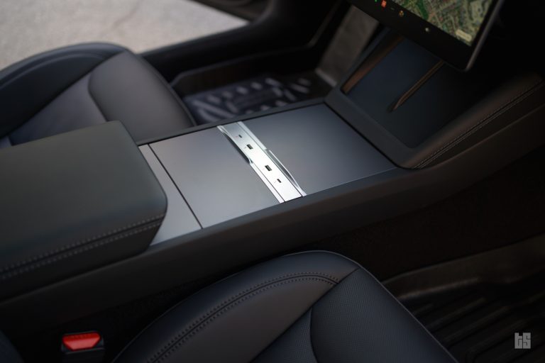 Model Y USB Inline Bar (2026) - Tesloid Canada